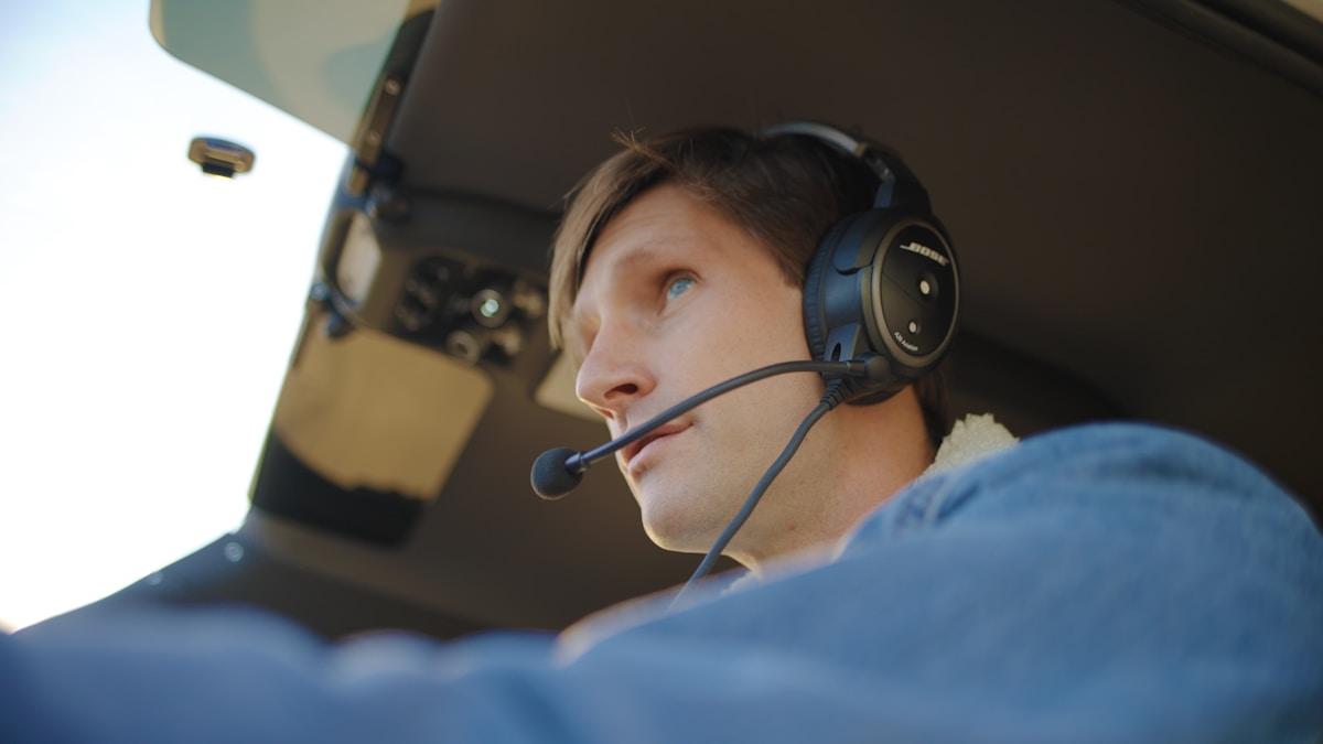 David Clark or Bose A20? How to Pick Your First Aviation Headset ...